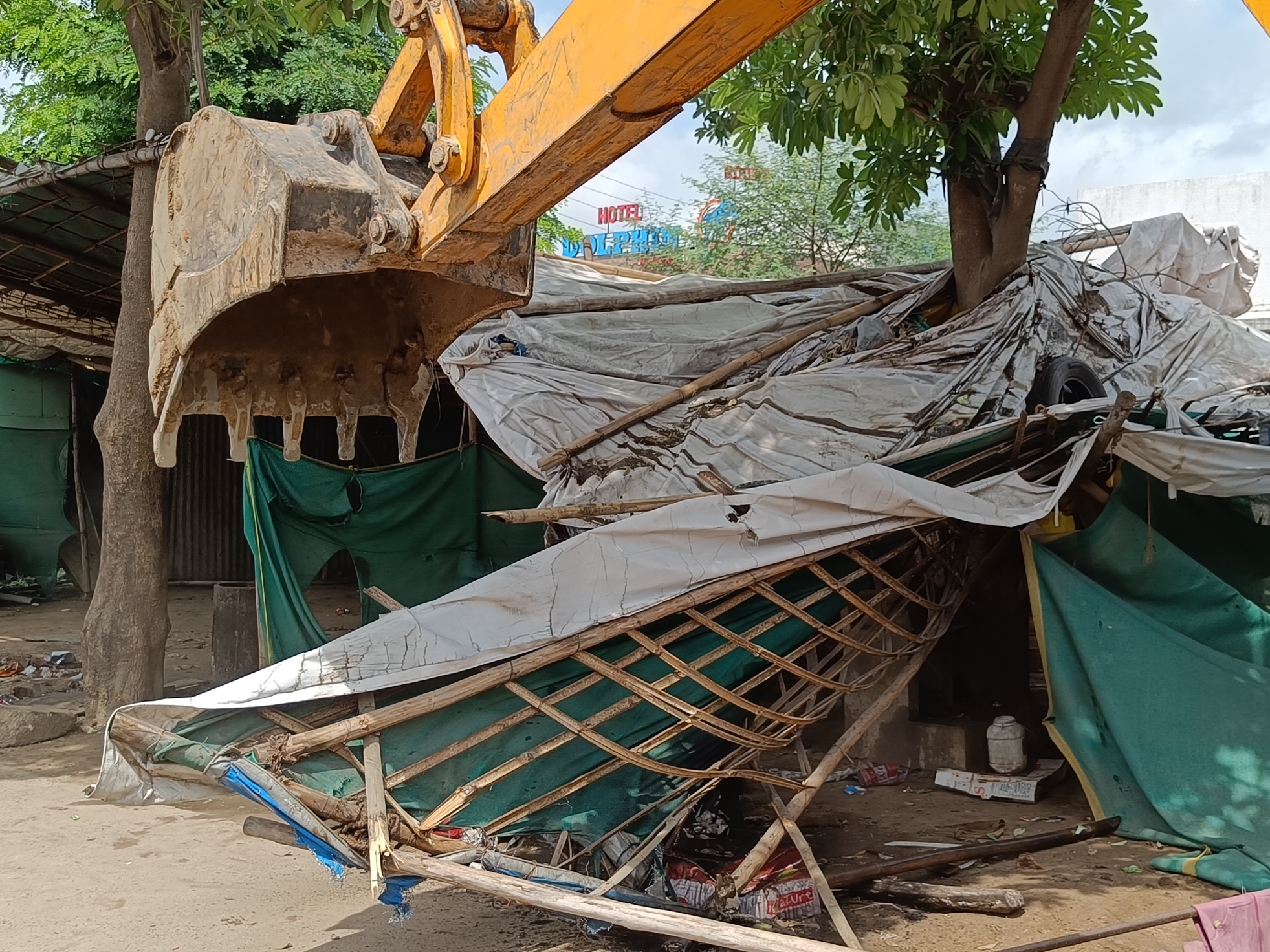 More than 30 pressures were removed by the municipality in the new bus ...