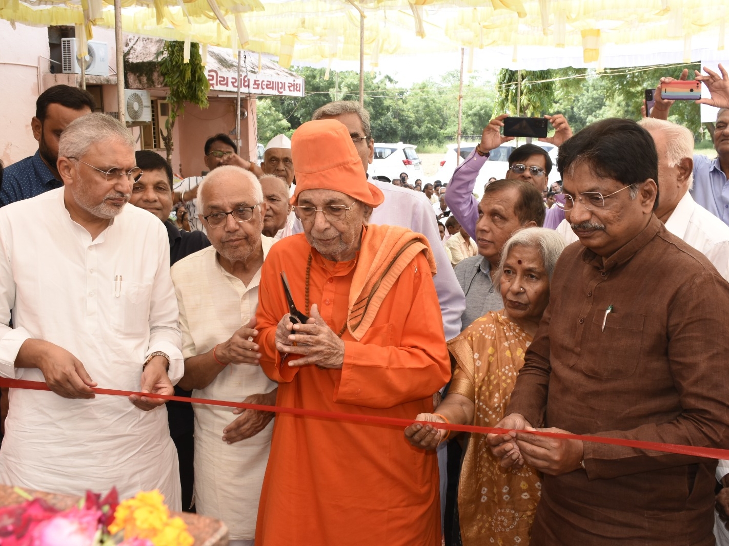 Statue of Rev. Ramnikbhai Halari unveiled at Rashtriya Andha Kalyan ...