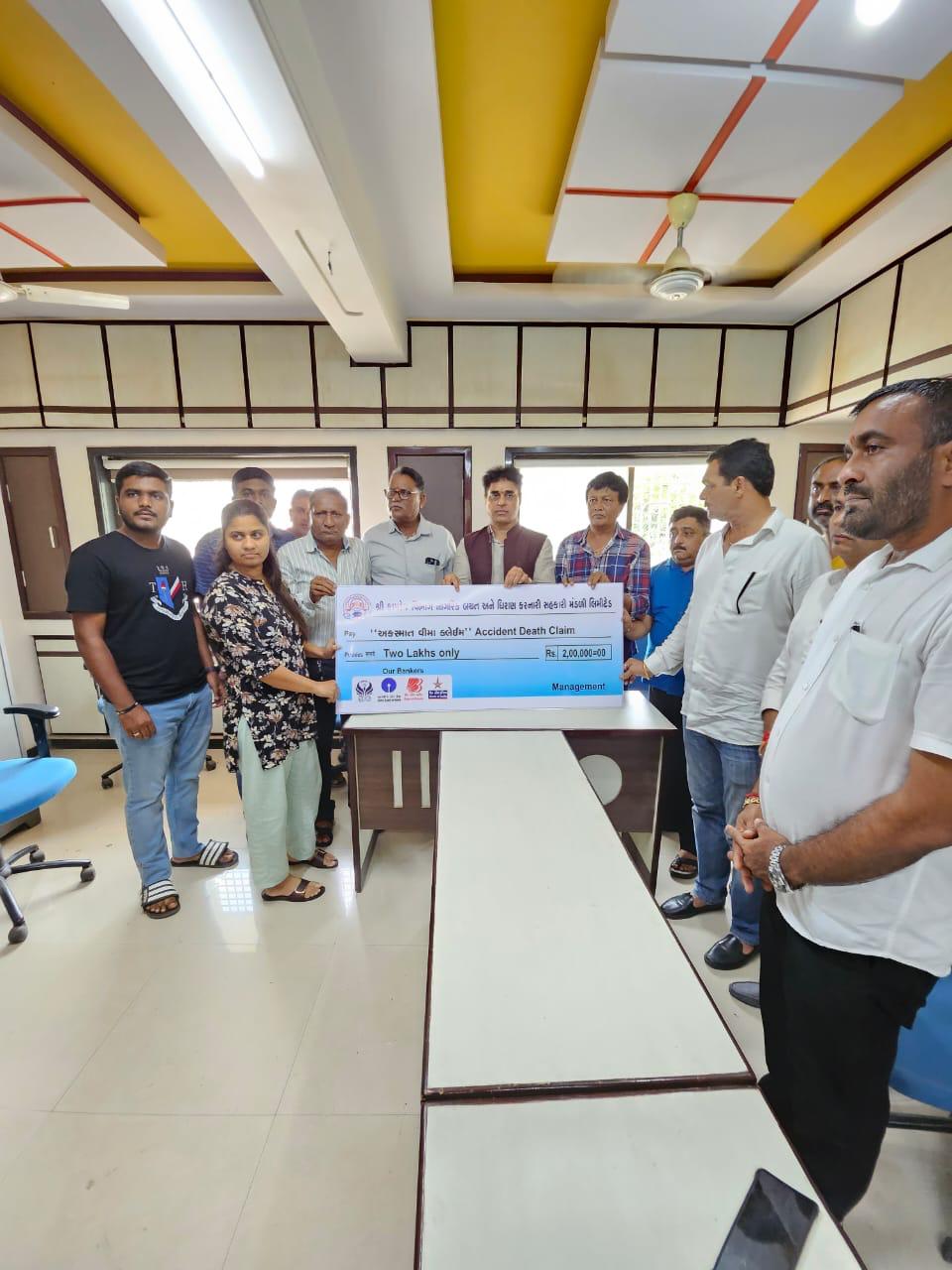 A check of 2 lakhs was given under the accident insurance of the ...