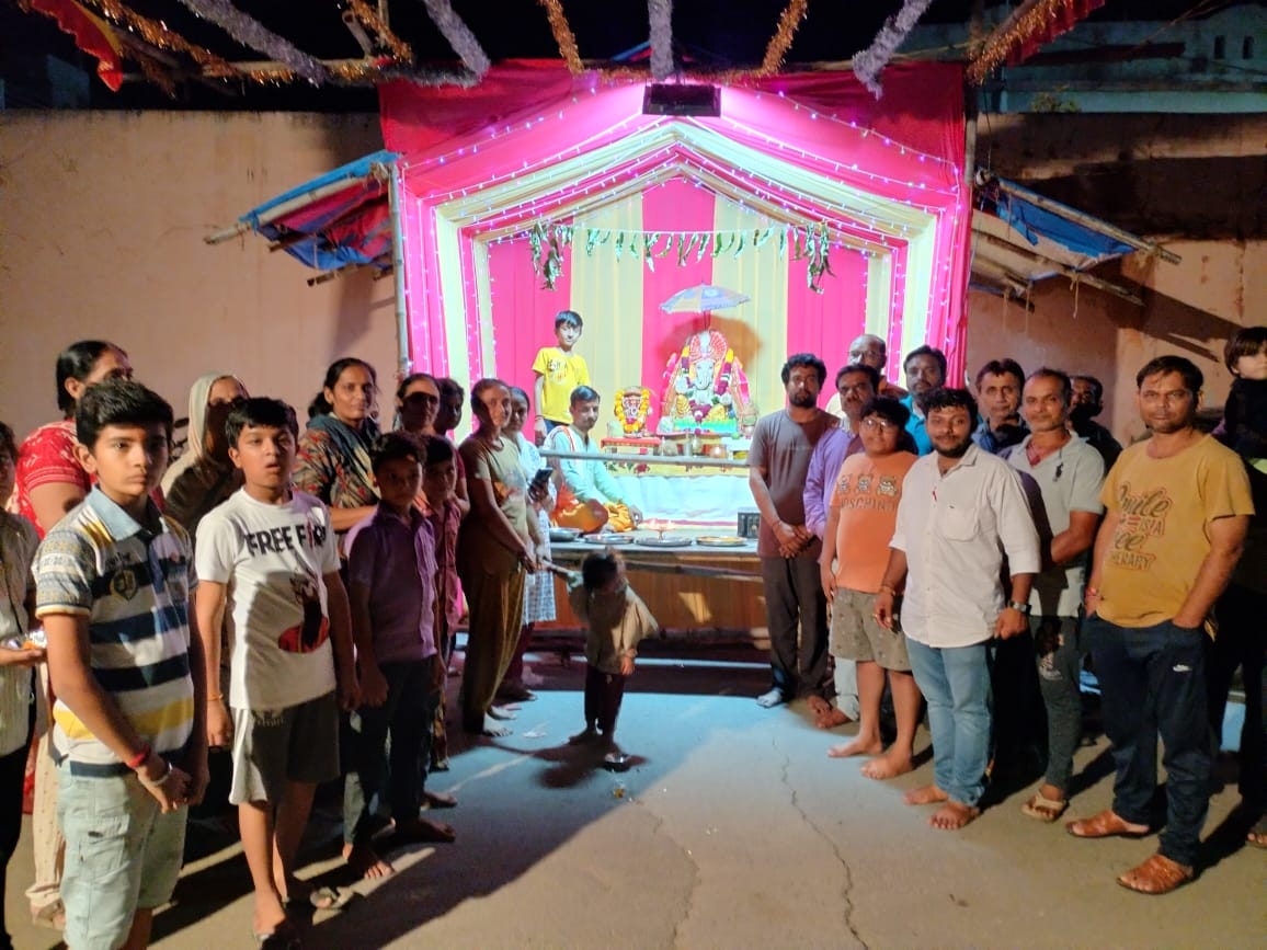 Celebration of Ganpati festival by women in Sindhi Colony area of Disa ...