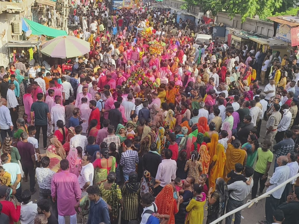 A grand procession of Lord Ganapati took place in Disa; Thousands of ...