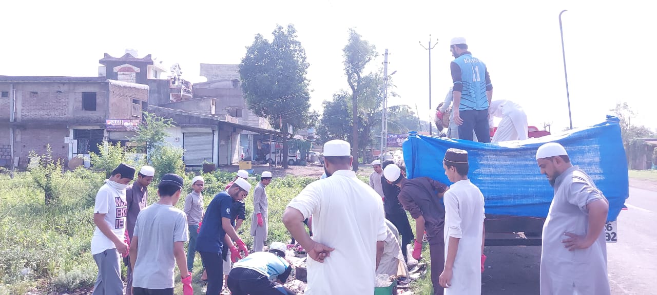 Cleanliness campaign under Muslim Samaj Swachhta Hi Seva program in ...