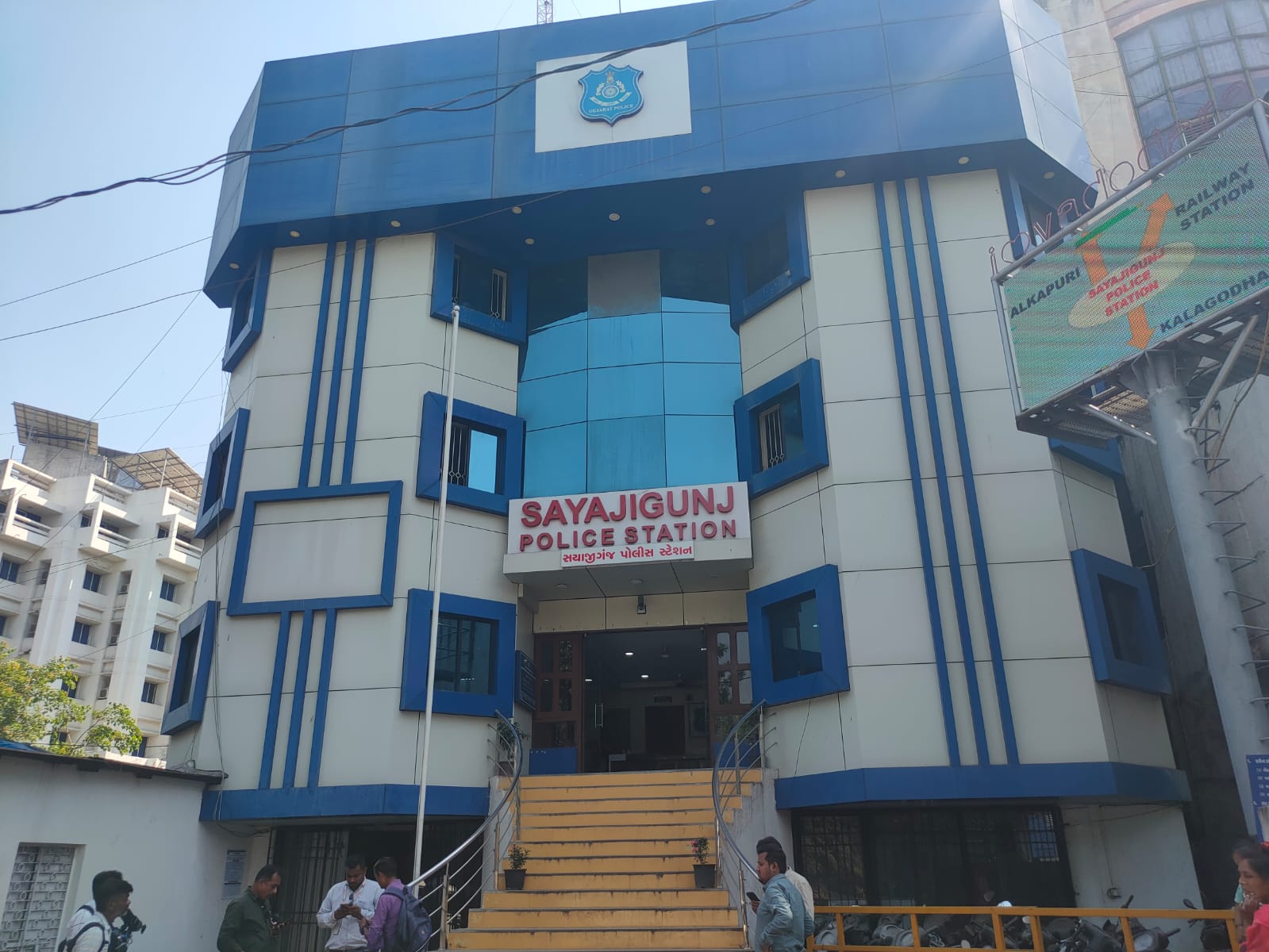 4 robbers robbed 16 lakh rupees from an employee of Angadia firm who ...