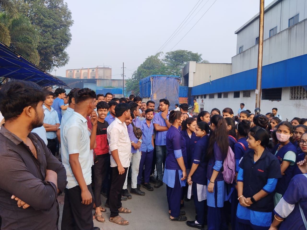 The workers of Sterlite Company in Danah went on strike | વિરોધ: દાનહની ...