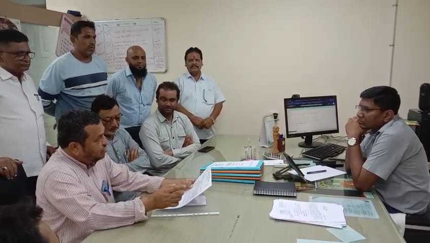 Repair the high mast of Manubar chowkdi immediately | મનુબર ચોકડીના ...