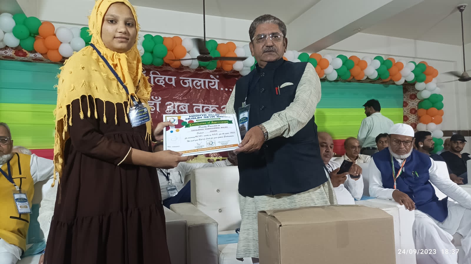 Honoring brilliant students of Gujarat by Madhya Gujarat Muslim Samaj ...