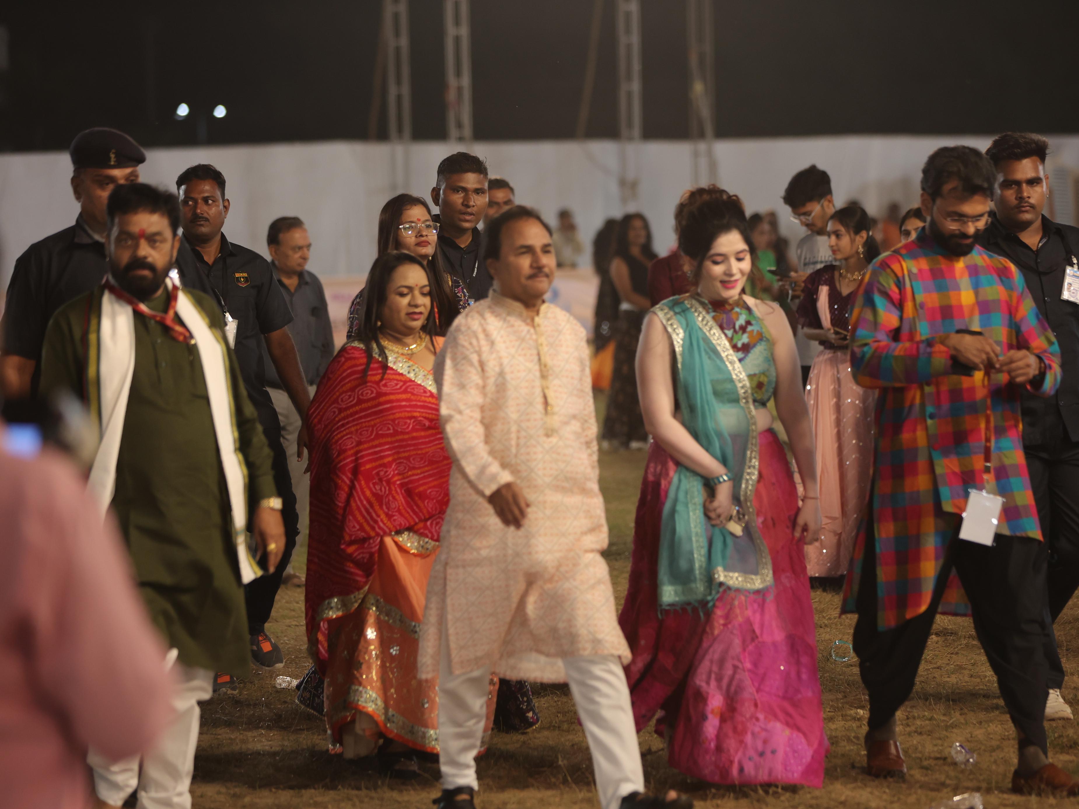 Jami Ramzat of Navratri on the first day at Moti Bagh in Godhra ...