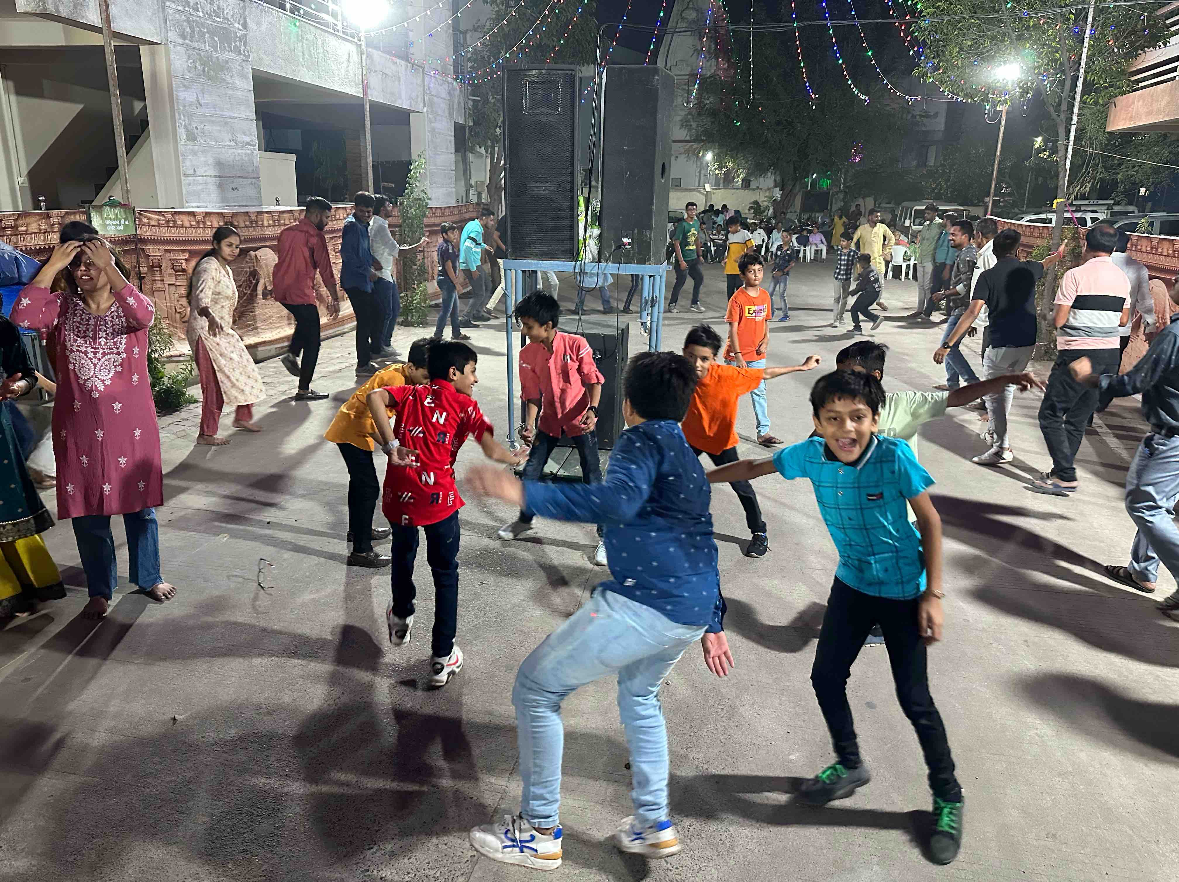 Rajmandir Society, Isanpur, photo-video of the second day of Navratri
