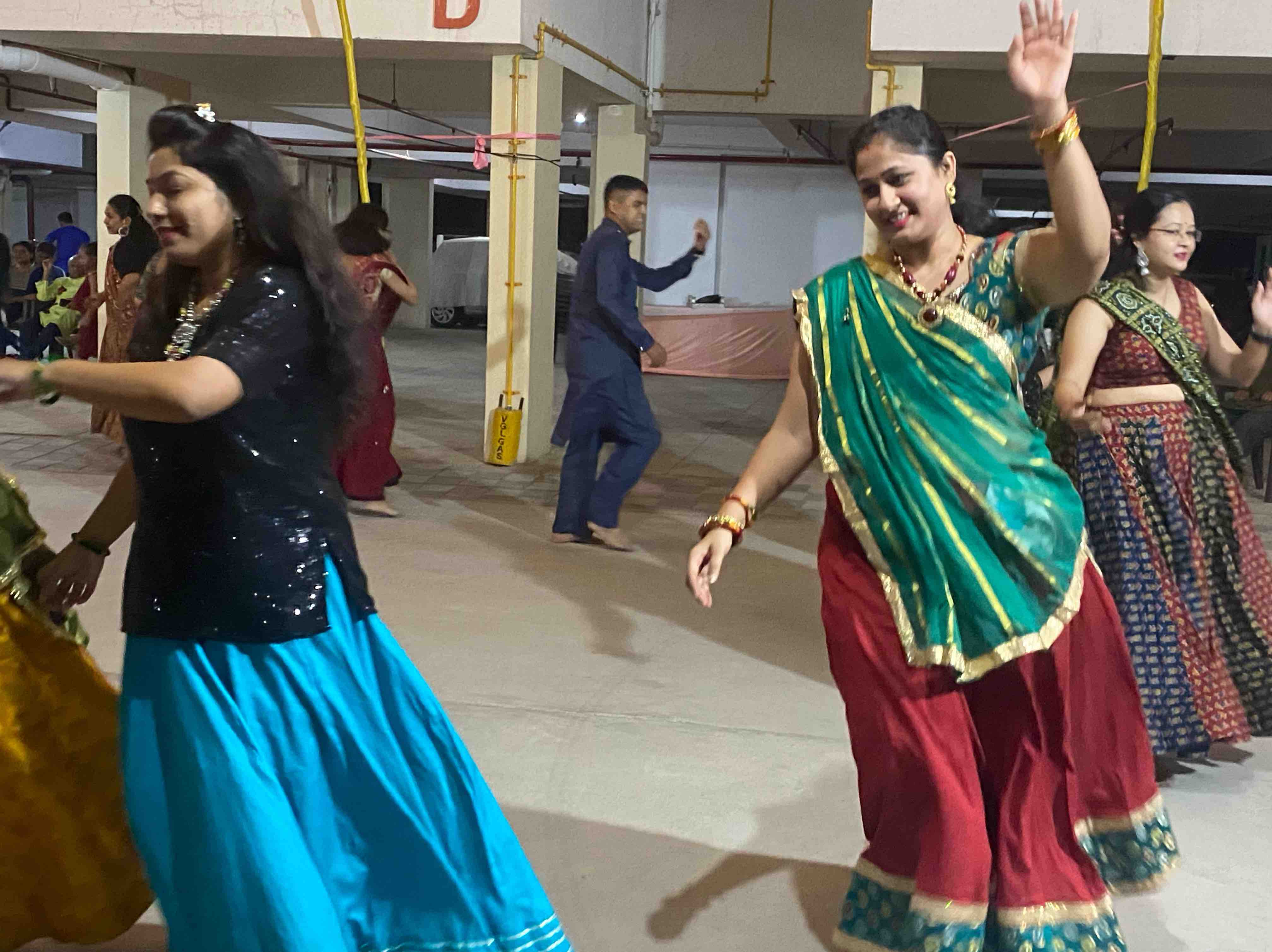 People of Ratna Bhavan Residency took blessings of Garba Rami Ma Amba ...