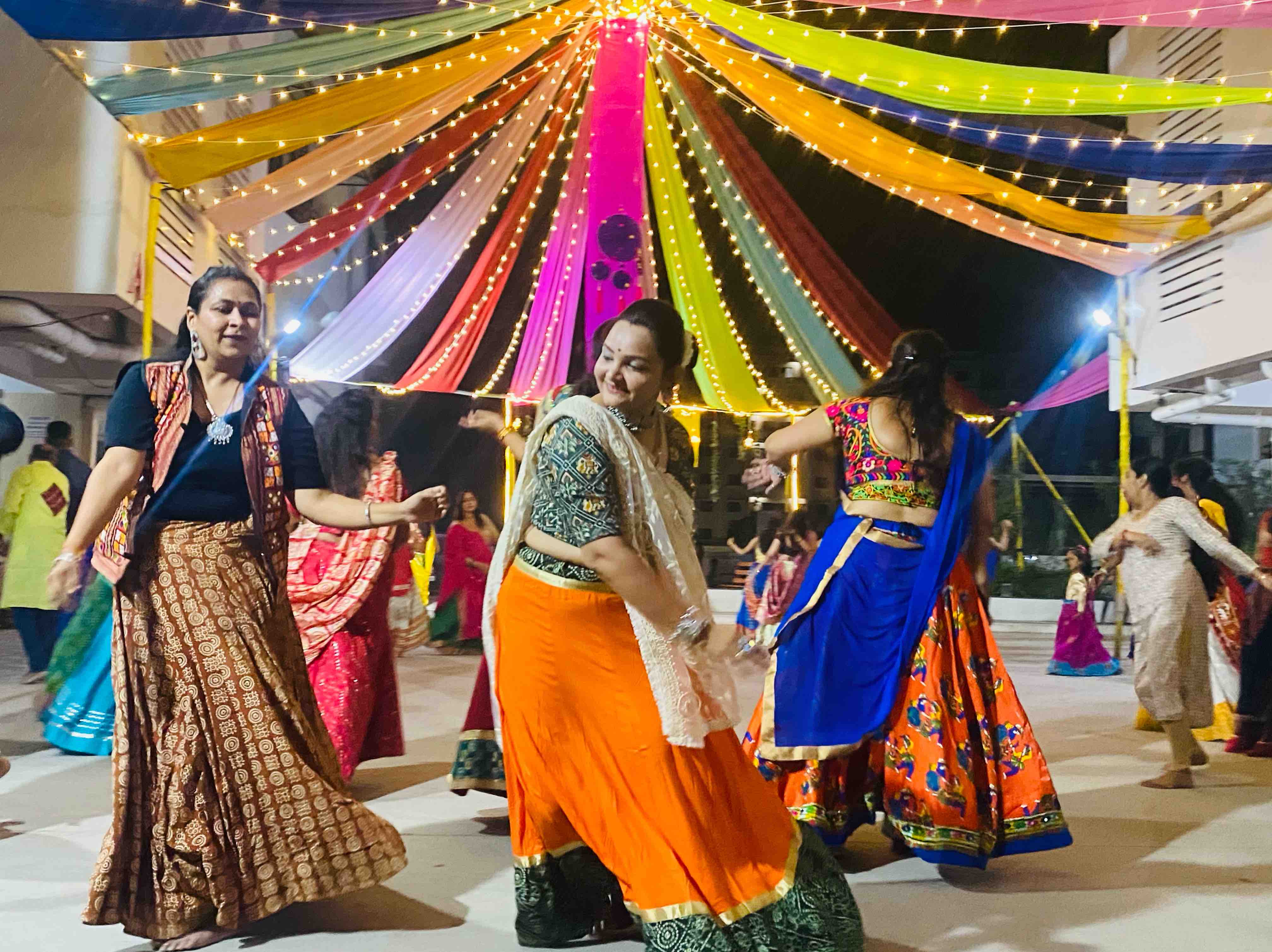 People of Ratna Bhavan Residency took blessings of Garba Rami Ma Amba ...