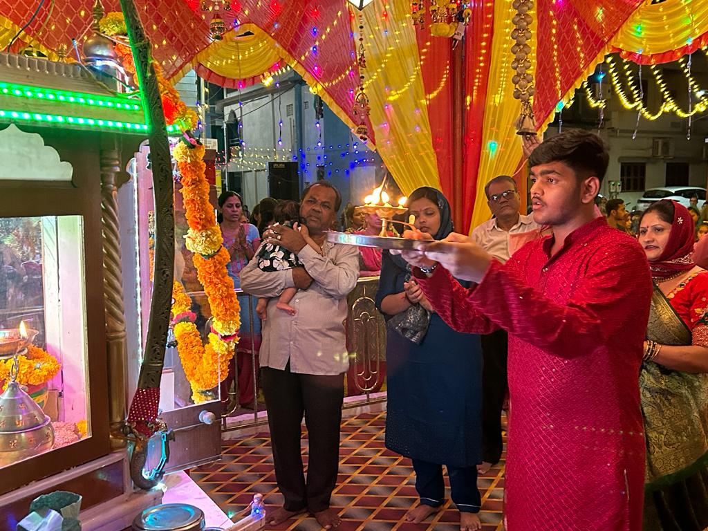 Photo-video of Nortani Mass Aarti, Vesbhusha and Garab at Triveni Trilok Park Society's Five in ...