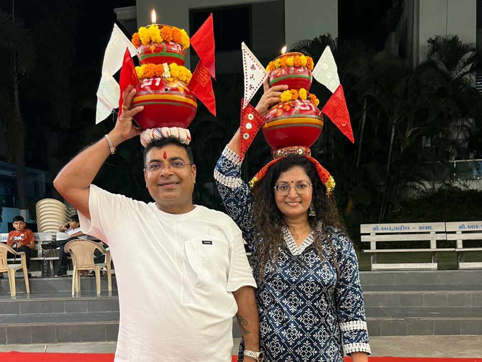 Mansarovar Bungalows, Althan Canal Road, Navratri Fifth Day Garba Photo ...