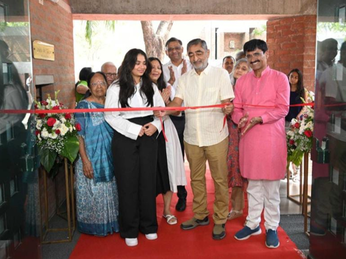 Anand-based 17-year-old artist Parisa Mehta's first art exhibition ...