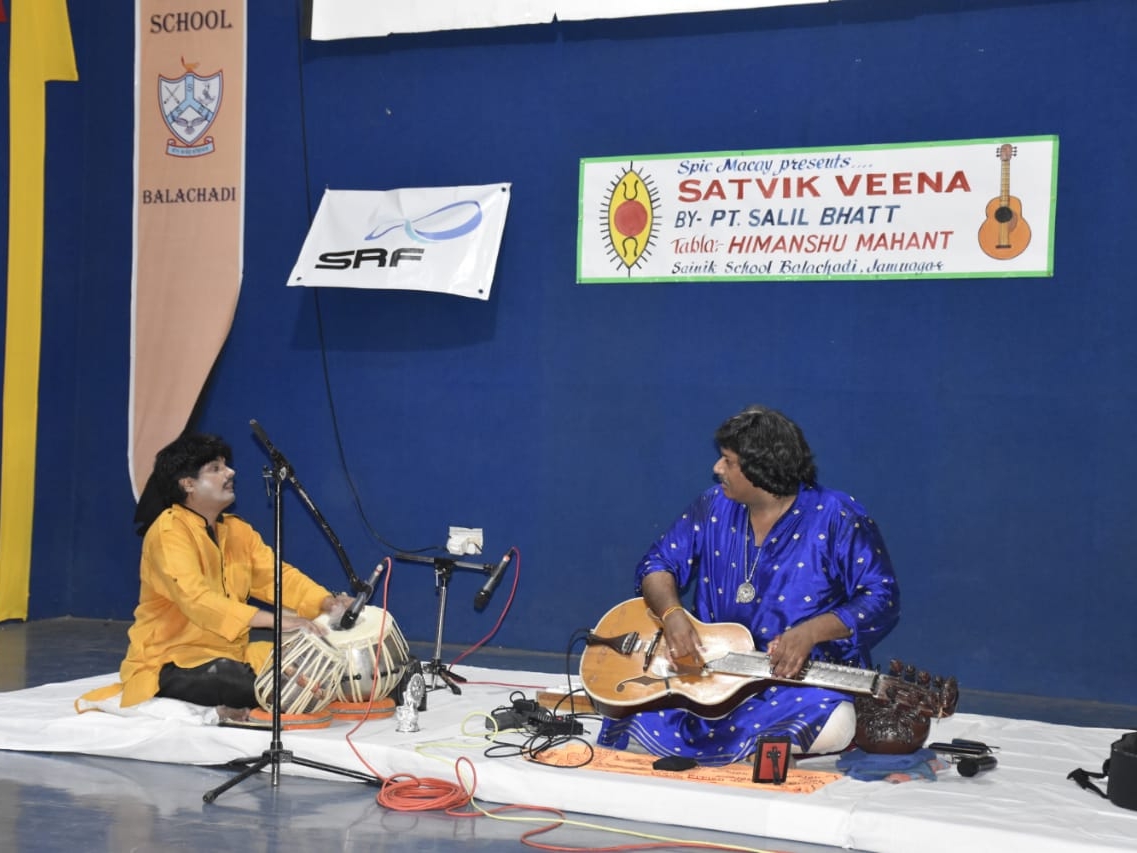 A concert was held at Sainik School Balachdi, Jamnagar, Pandit Salil ...