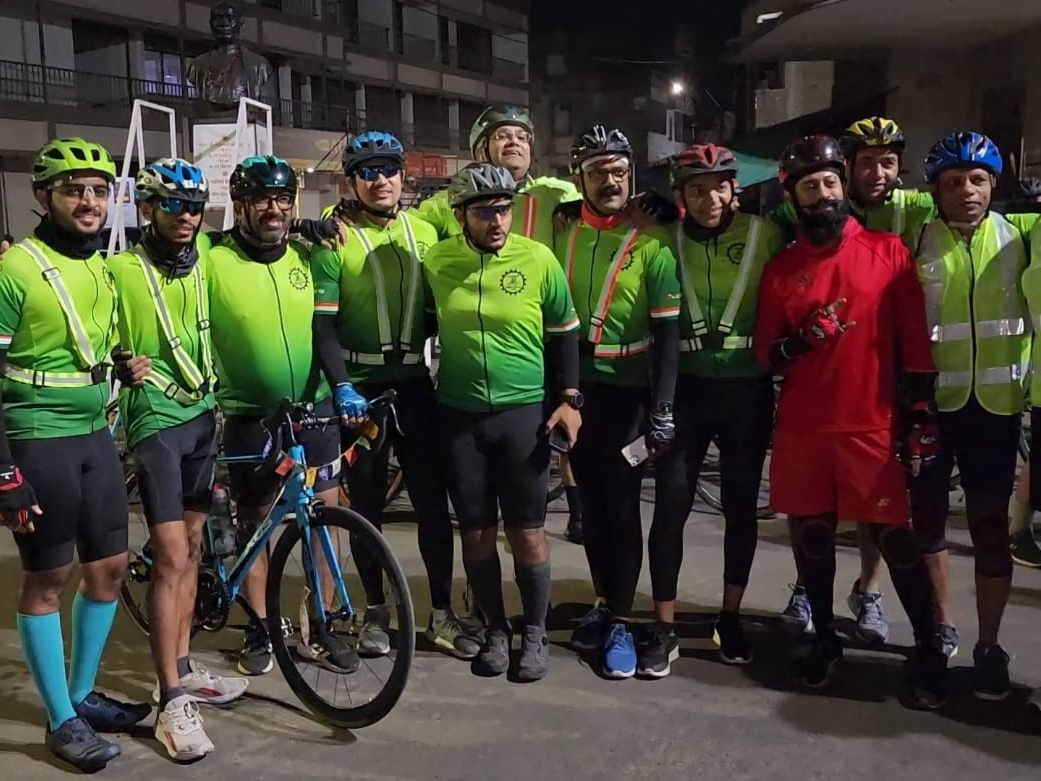50 members of Anand Cycle Club took bicycles from Sardar Vallabhbhai Patel's hometown Karamsad ...
