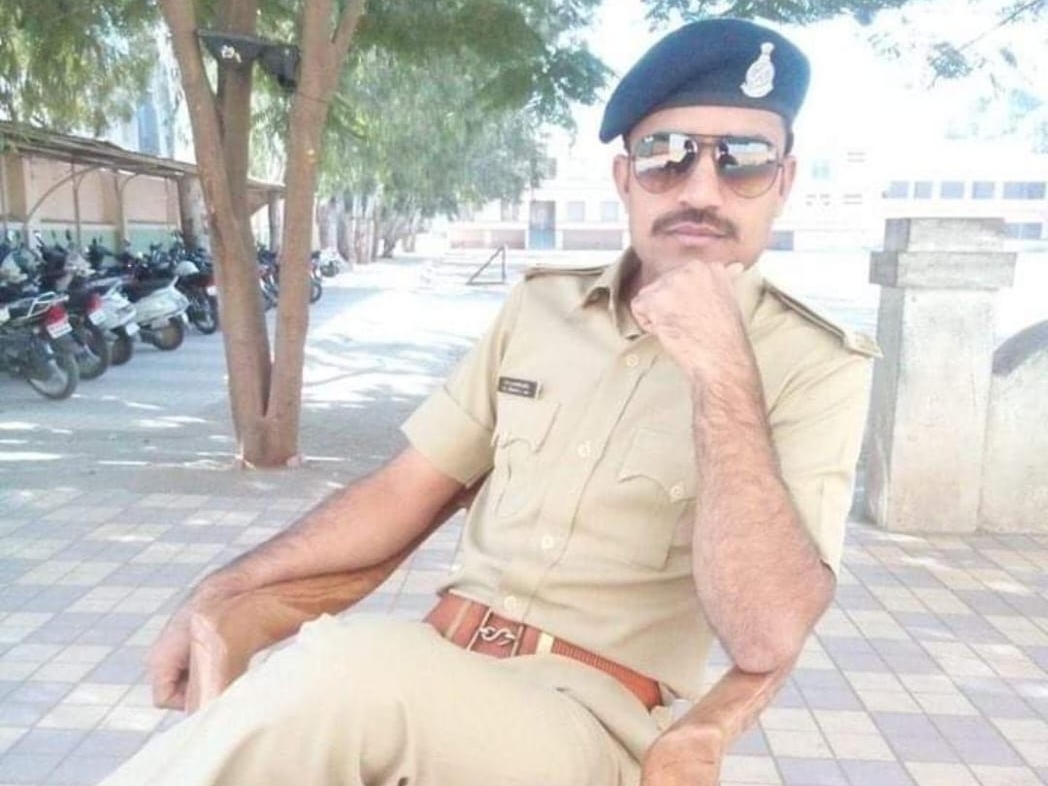 Caught asking for bribe in alcohol case | દારૂના કેસમાં લાંચ લેતા ...