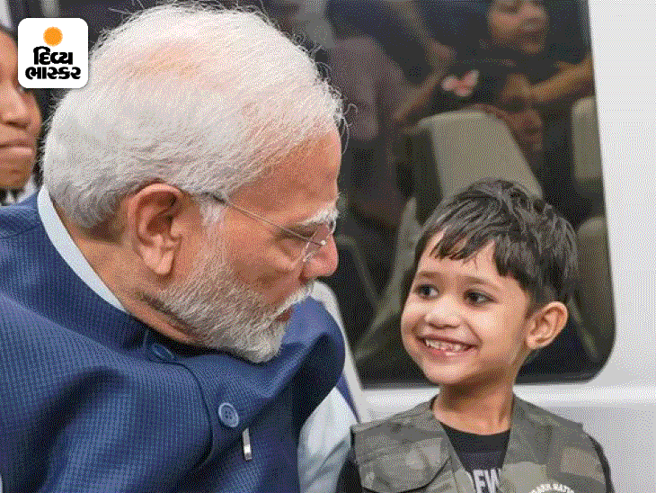PM Modi becomes a child by seeing children, Children's Day | બાળકોને ...
