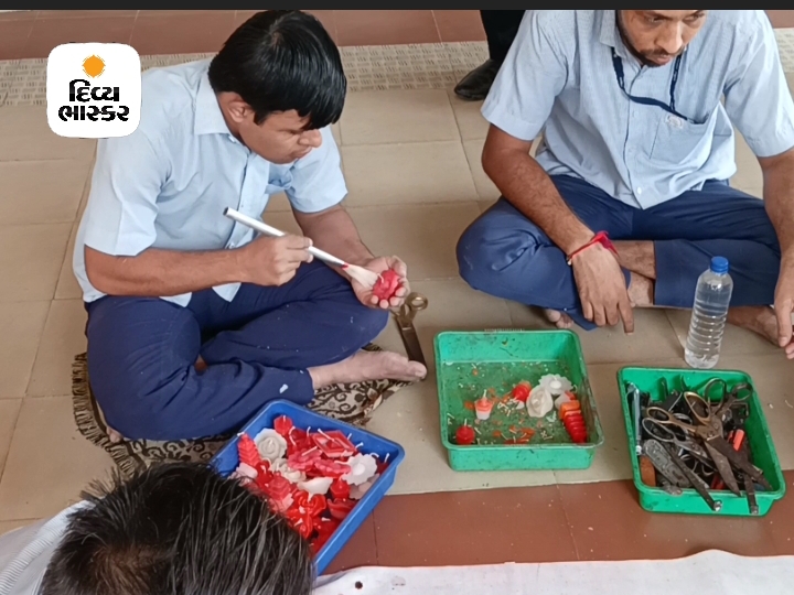 Divyang children of Mehsana made more than 5000 kodias, candles for ...