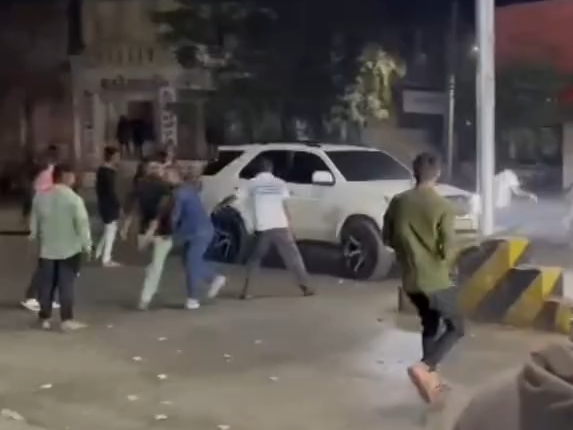 Clash between two groups over bursting firecrackers | ફટાકડા ફોડવા ...