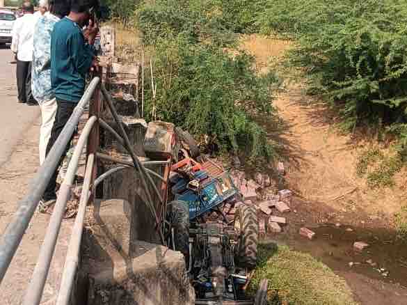 The tractor broke the railing of the bridge near Vavera village in ...