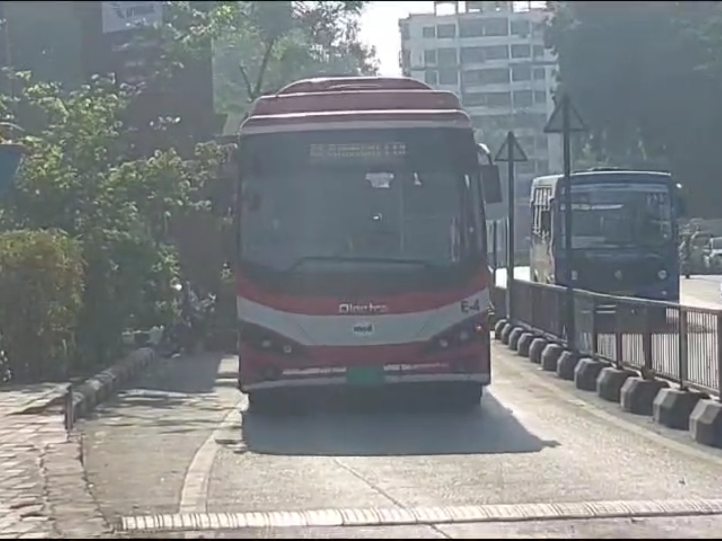 Passengers in City Bus and BRTS decreased | સિટી બસ અને BRTSમાં મુસાફરો ઘટ્યા: સુરતમાં દિવાળી ...