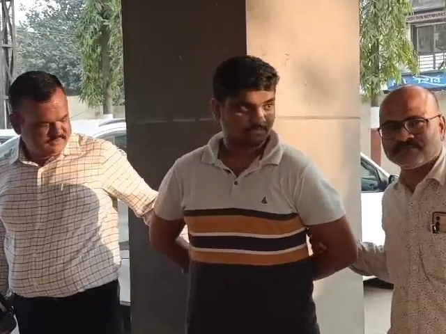 GRD jawan of Valsad rural police station absconding after taking a ...