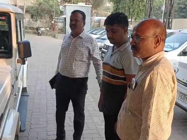 GRD jawan of Valsad rural police station absconding after taking a ...