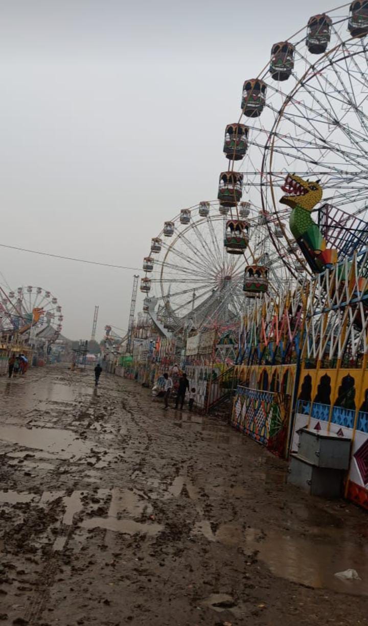 On the fourth day of the Palla-Vautha fair, the pilgrims washing in ...