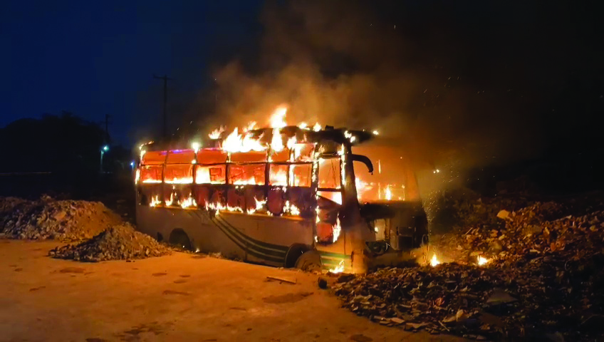 How the bus caught fire is under investigation | લોકોના ટોળા એકઠા થયા ...