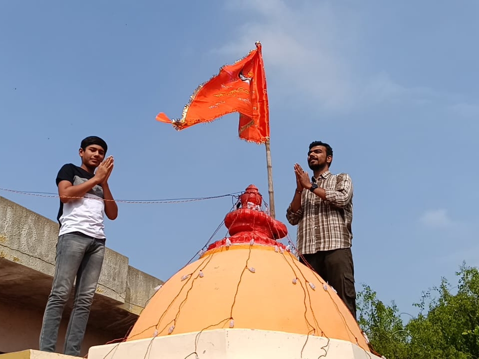 Flag hoisting by Swami Parivar on the Gopeshwar Mahadev Mandir peak on ...