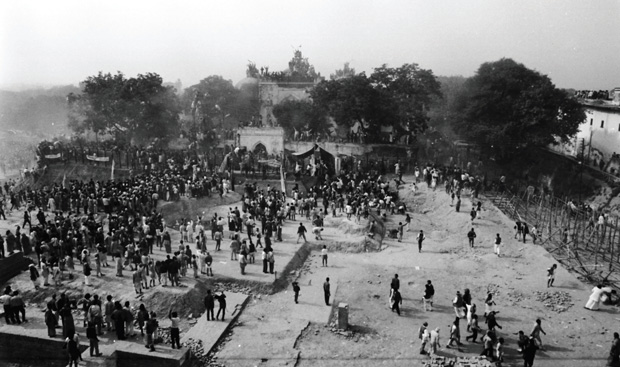 What happened on the day of Babri demolition?