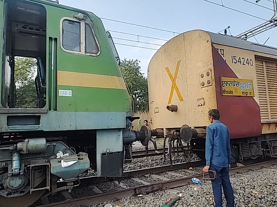 The Bikaner-Bandra Express train from Ahmedabad to Mumbai had to halt ...