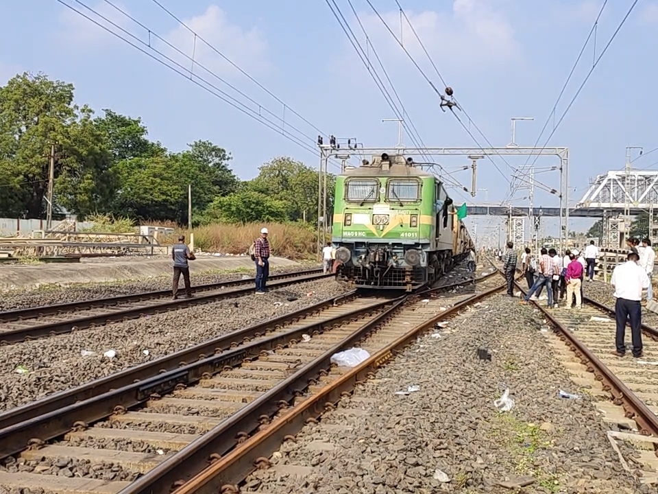 The Bikaner-Bandra Express train from Ahmedabad to Mumbai had to halt ...