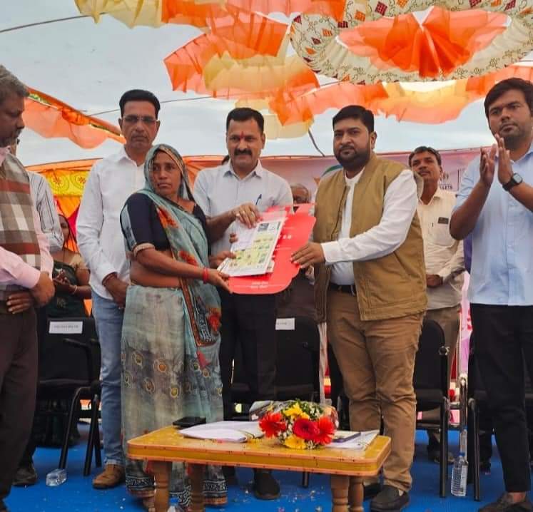 Bharat Sankalp Yatra developed at Antroli in Kapdvanj was warmly ...