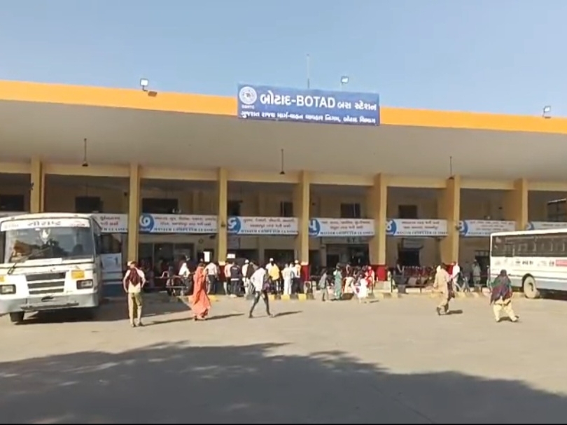 Cleanliness campaign conducted in Botad | એસટી બસ સ્ટેન્ડ ખાતે બોટાદ બી ...