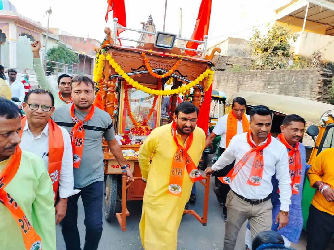 Devotees welcomed the procession of 'Akshat' from Ayodhya in various wards of Patan, chants of ...