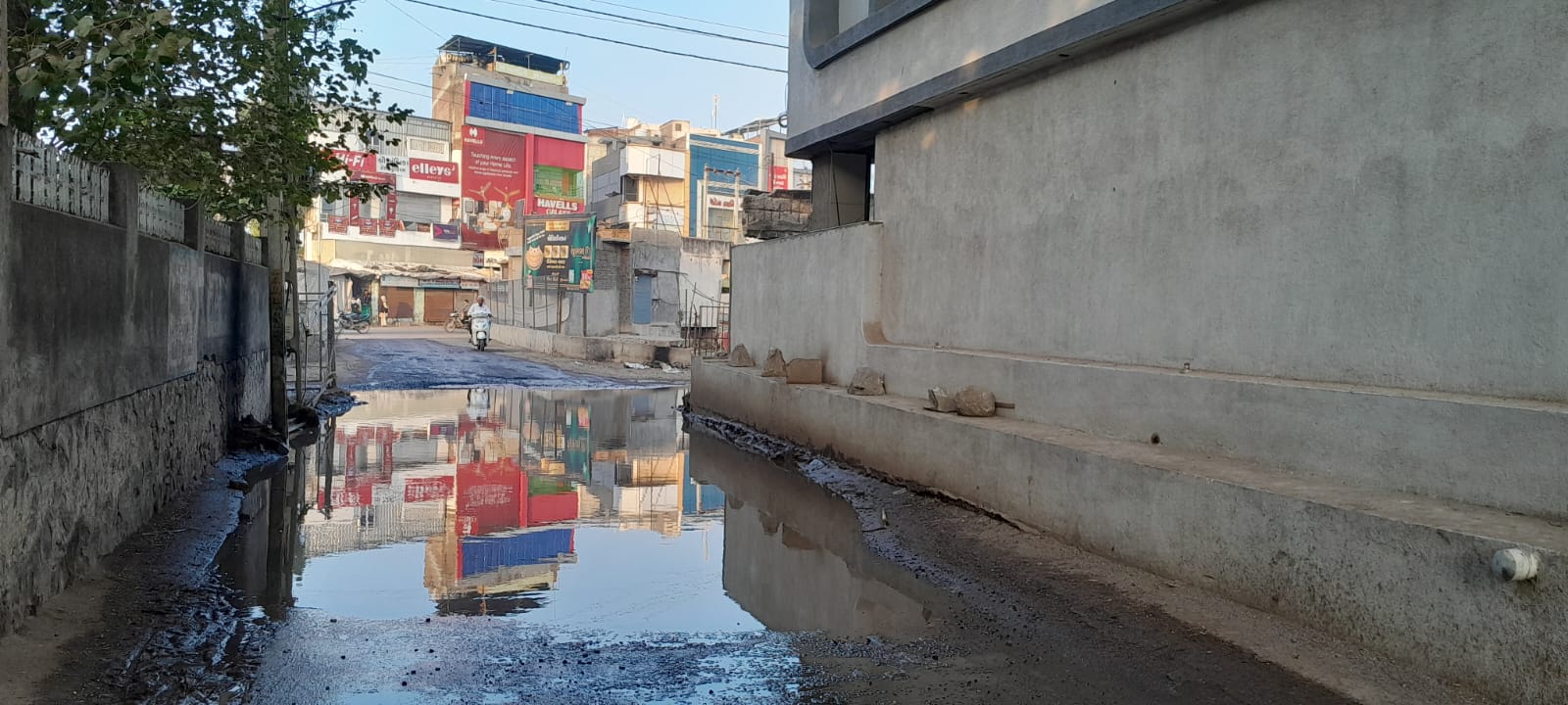 Sewage train on the roads of Botad city: Stay away from the stench ...