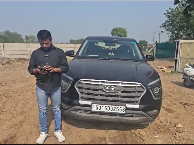 The car got cut off at Ankleshwar and passed the toll booth | કાર ...