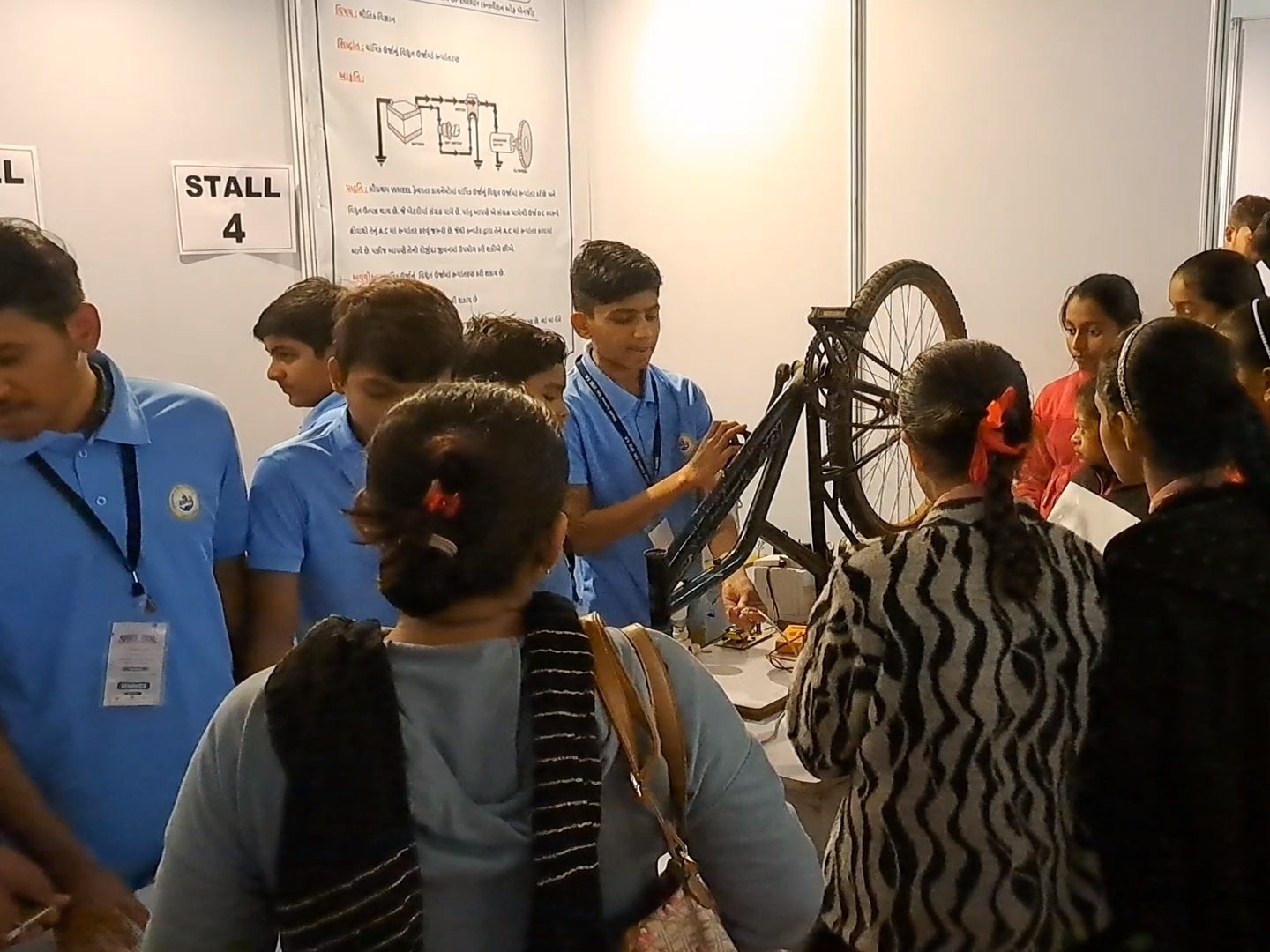 A science fair was held for children | બાળકો માટે સાયન્સ ફેર યોજાયો ...