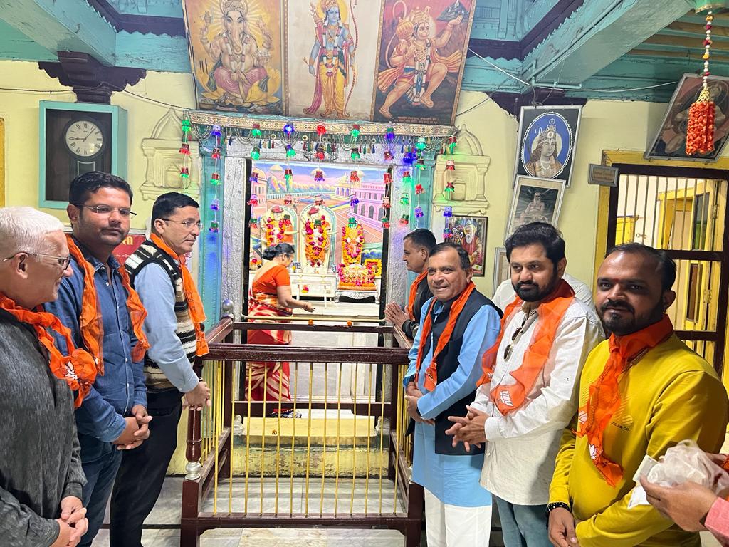 People including MLAs cleaned various places including Ramji Temple ...