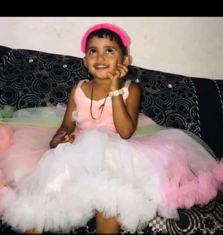 A kite string was entangled around the neck of the girl who was sitting ...