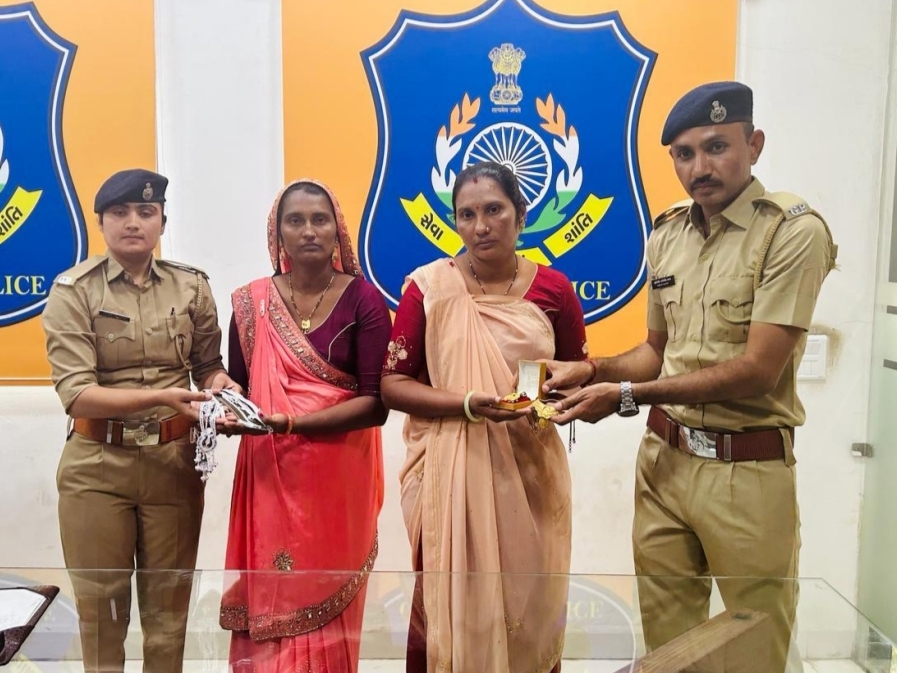 'Netram' found the bag in the reckoning time | 'નેત્રમ'એ ગણતરીના સમયમાં ...