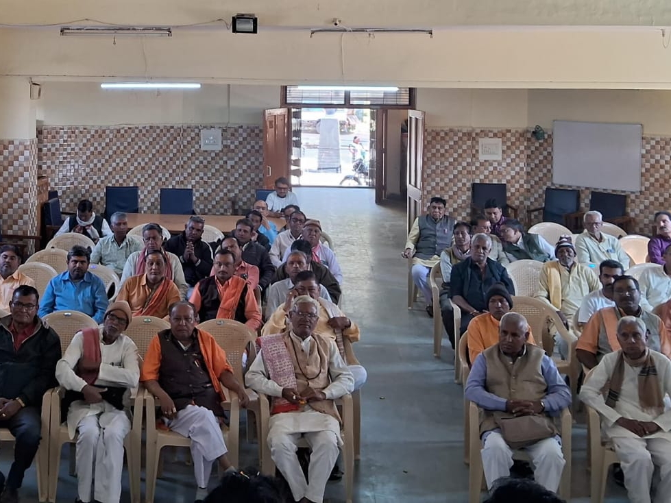 A ceremony to honor Tejanandi Karmakandi Bhudev of the Guru Brahmin ...