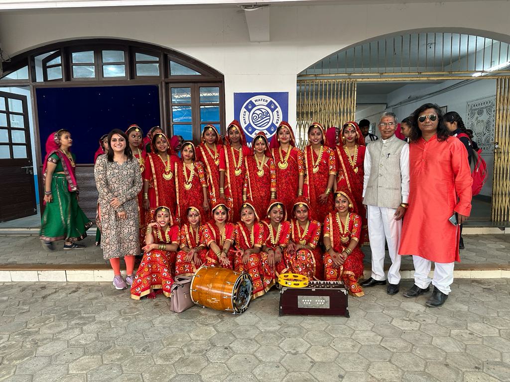 Girls of Kavi Dula Kag Primary School bagged first rank in Kala ...