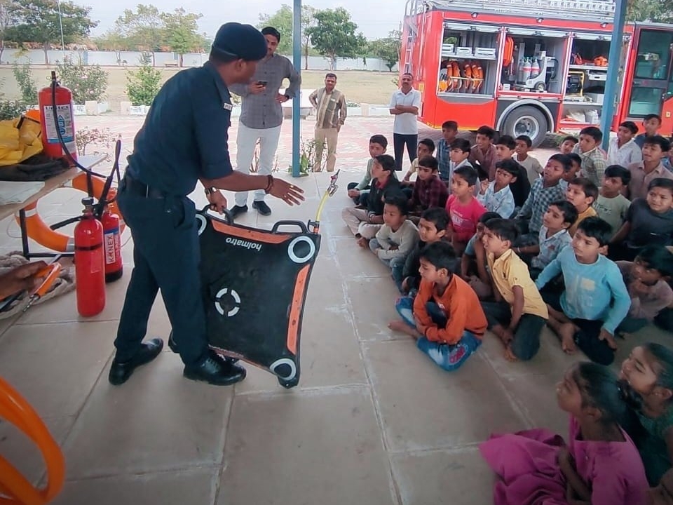 A mock drill by Botad Fire Department and understanding of the use of ...