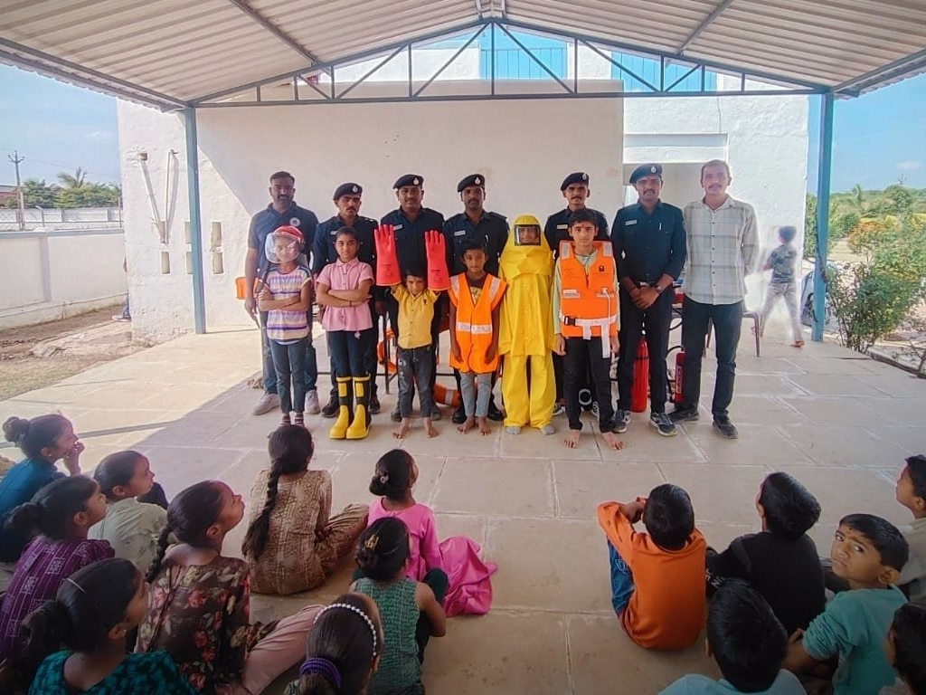A mock drill by Botad Fire Department and understanding of the use of ...