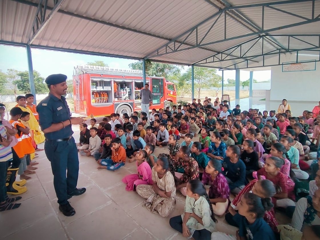 A mock drill by Botad Fire Department and understanding of the use of ...
