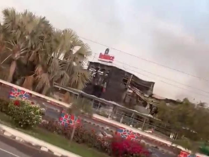 The fire at Jamnagar's Reliance Mall was brought under control early in ...