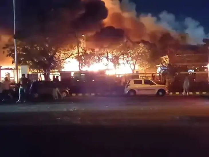 The fire at Jamnagar's Reliance Mall was brought under control early in ...