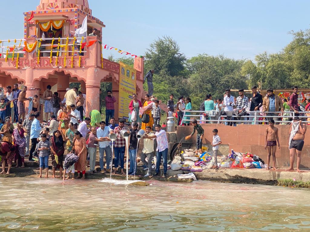 Anointing of more than 30 thousand liters of cow's milk to Kulvardhini ...